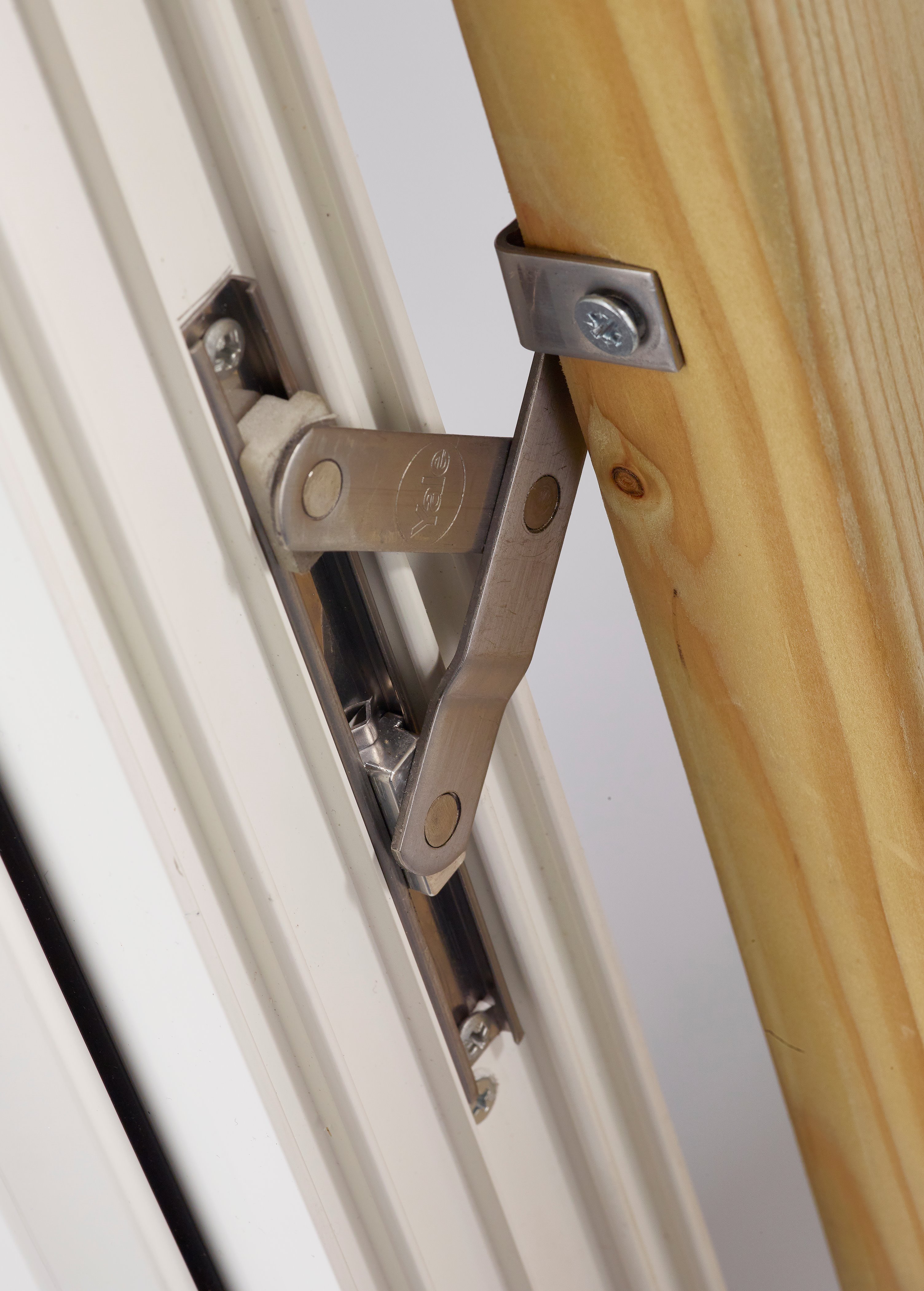 Expede Window Bracket | Yale